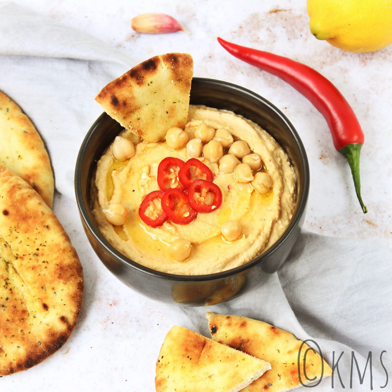 Pittige hummus met rode peper | Kokkerellen met Suus