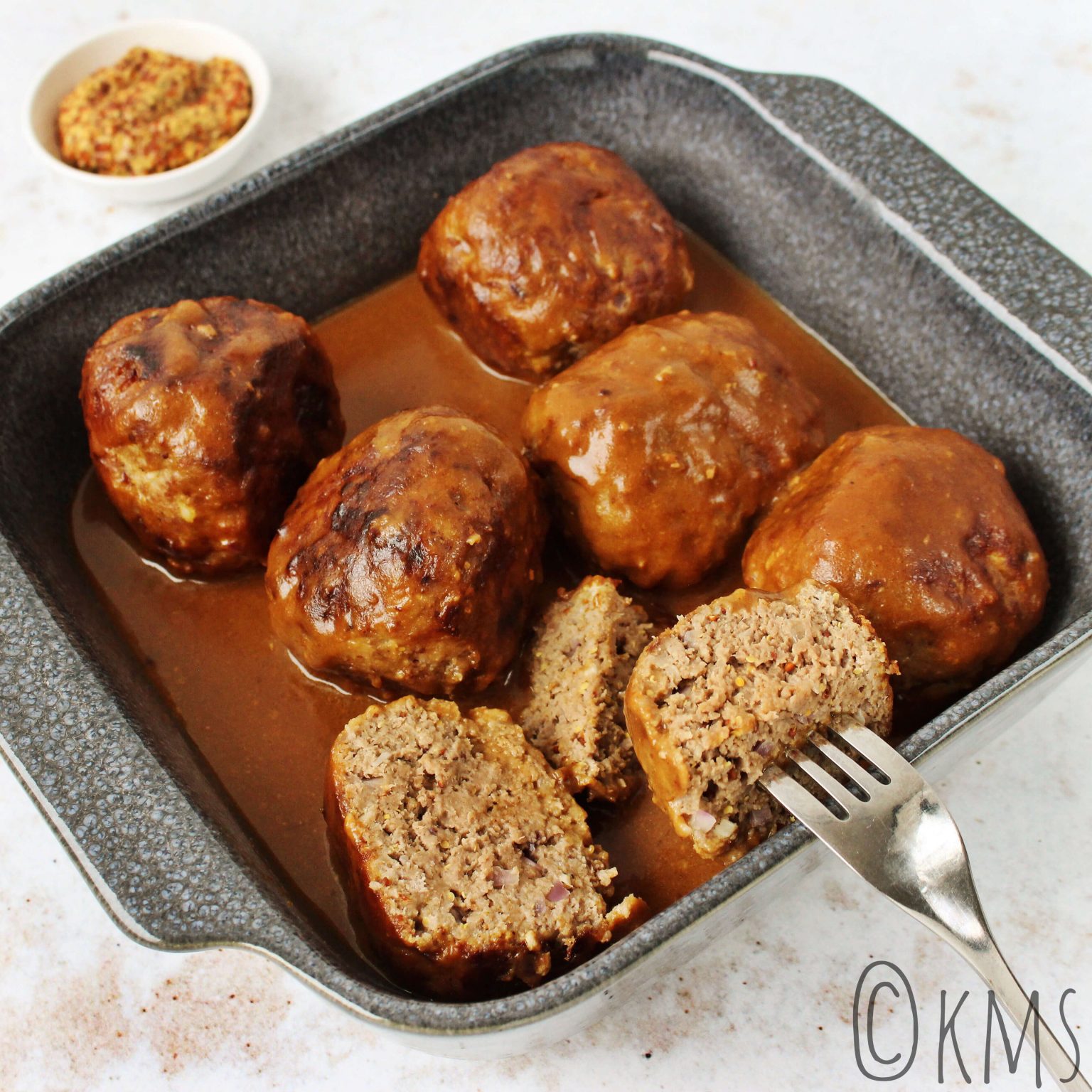Gehaktballen met grove mosterd en jus | Kokkerellen met Suus